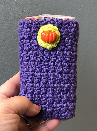 Ravelry: Pocket Tissue Cosy pattern by Catherine McLennan