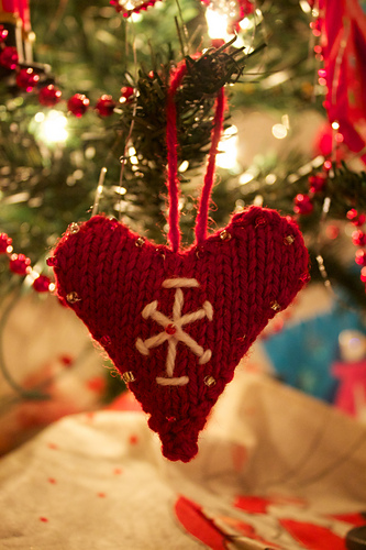 Ravelry: Christmas Love Hearts pattern by Ginny Sturdy