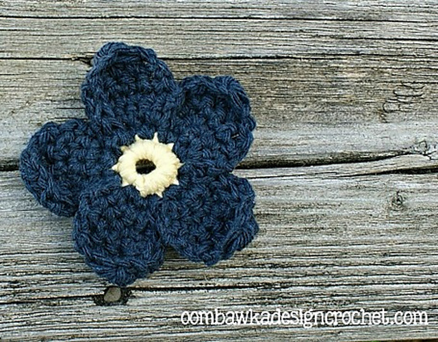 Ravelry: Forget Me Not Flower pattern by Rhondda Mol (Oombawka Design)