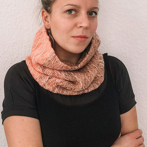 Ravelry: Spiraled Fade Cowl pattern by Rina Lehmann