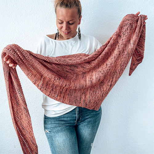 Ravelry: Rosy Waves pattern by Rina Lehmann