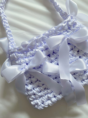 Ravelry: Satin Ribbon Shoulder Bag pattern by Risa Wang