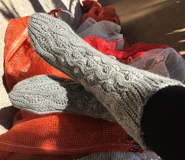 Ravelry: Rlupoli's Aran Wave Socks
