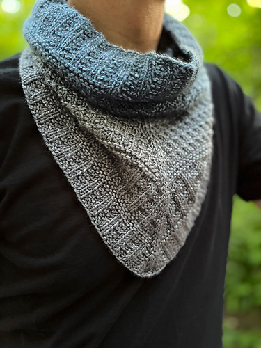 Ravelry: Fading Guernsey Cowl pattern by Robbie Laughlin