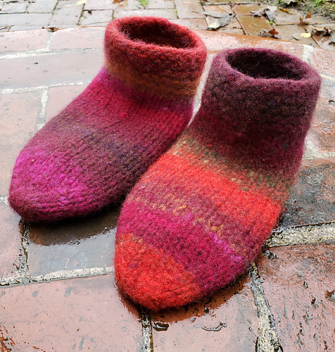 Ravelry: Cabin Cozies Slipper Socks pattern by Trisha Mitberg