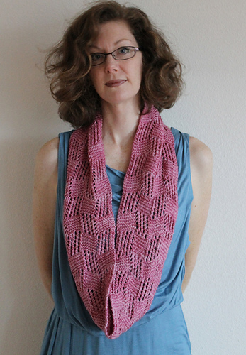 Ravelry: Tsuwano pattern by Sarah Barbour