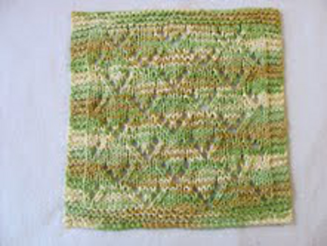 Ravelry: Alternating Leaf and Eyelet pattern by Roxee Trapp