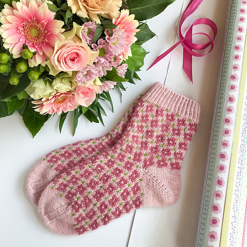 Ravelry: Sea of Flowers Socks pattern by Runningyarn