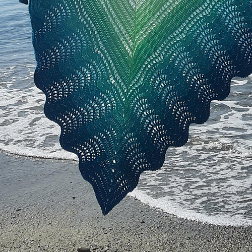 Ravelry: Waves scarf pattern by Ruta Sab.