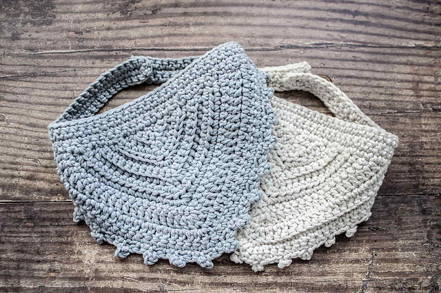 Ravelry: the WHEYA dribble bib pattern by Melanie SARLING