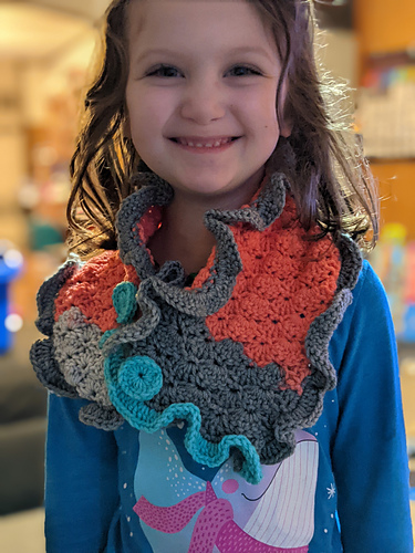 Ravelry: Ruffled Shell Cowl pattern by Salena Baca