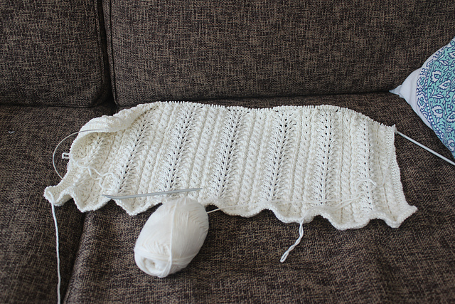 Ravelry: WolvesinLondon's Shale baby blanket