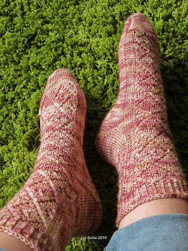 Ravelry: Diamonds and Daisies pattern by La Maison de Saba