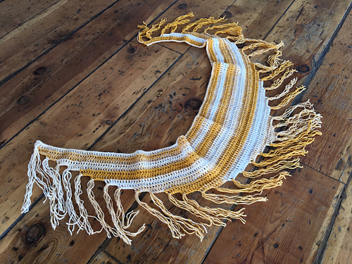 Ravelry: Scarfie Scarf pattern by Salena Baca