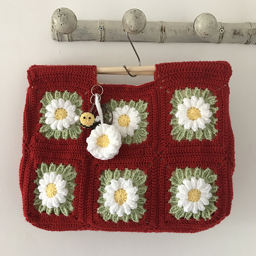 Ravelry: Daisy Meadow Granny Square Bag pattern by Samantha Sabido