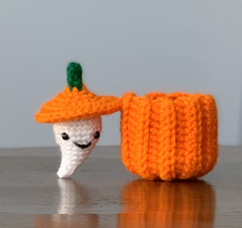Ravelry: Peek-A-BOO, the Scaredy Ghost pattern by Sammich Stitches