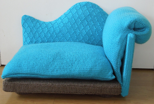 Ravelry: Cat Bed Chaise Longue pattern by Sarah Taylor x
