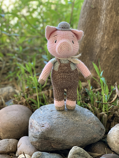 Ravelry: Clarence the Pig pattern by Sarah Prather