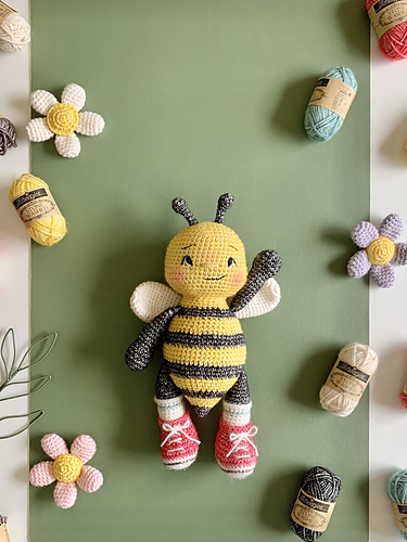Ravelry: Saffron the Bee pattern by Sarah Prather