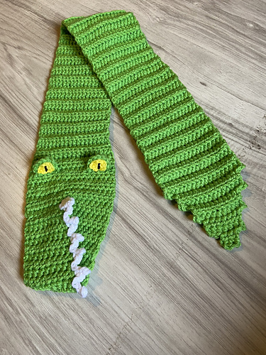 Ravelry: Alligator Scarf pattern by Saundra Wilk
