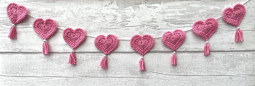 Ravelry: Heart Bunting pattern by Sarah Catterall