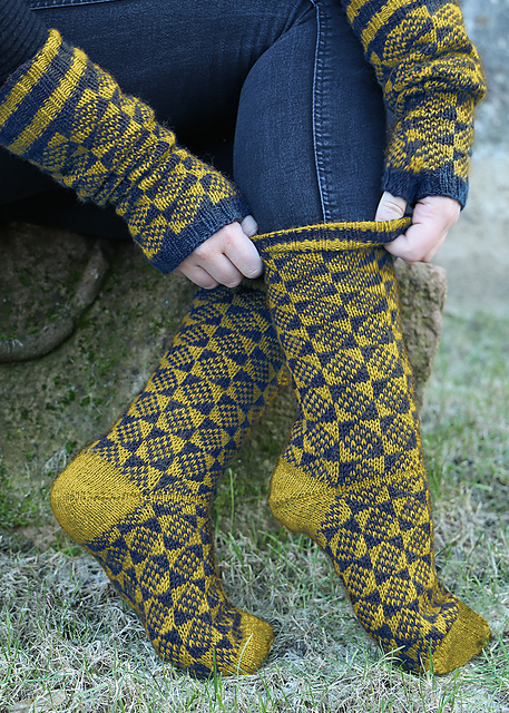 Ravelry: R0398 diamond socks pattern by Arne & Carlos