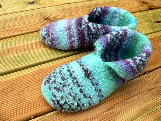 Ravelry: Felt slippers with turn-over pattern by ONline Yarns