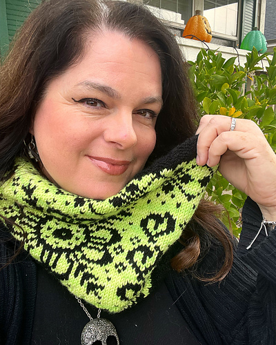 Ravelry: Sweet Alice Cowl pattern by Sarah L Kelly