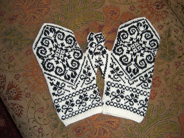 Ravelry: Norwegian Mittens pattern by Jessica Tromp
