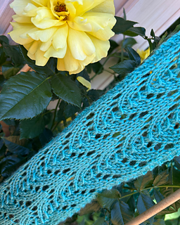 Ravelry: Ammersee Scarf pattern by Barbara Seidenfaden