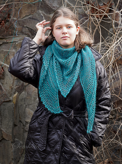 Ravelry: Aquamarine shawl pattern by Yulia Tkachenko