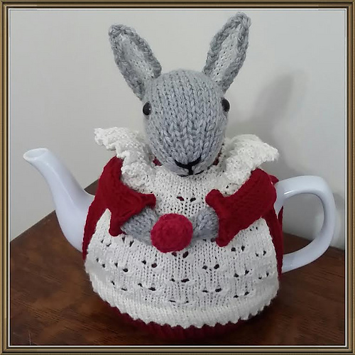 Had fun with this Mrs. Bunny Rabbit Tea Cozy. Free pattern on Ravelry ...