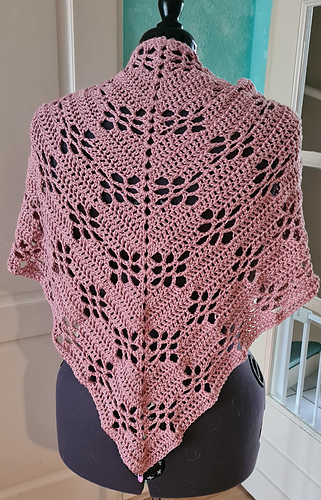 Ravelry: Ivy Triangle Shawl pattern by Suzanne Carlson