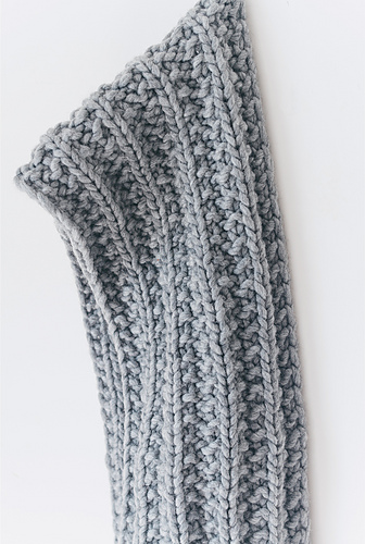 Ravelry: Mistake Rib Infinity Scarf pattern by Davina Choy