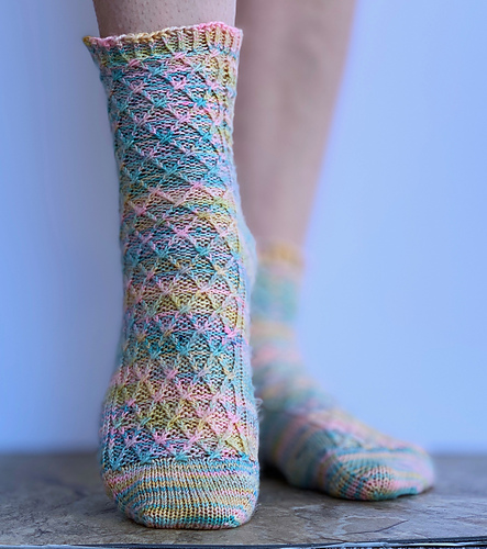 Ravelry: Edgy Socks pattern by Sheila Bond