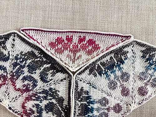 Ravelry: Triangle Alpha pattern by MJ Blanco