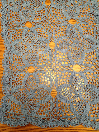 Ravelry: Daisy Table Runner pattern by Janie Herrin