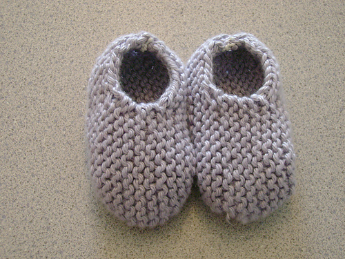 Ravelry: Contrast Edge Slippers pattern by Zoë Mellor