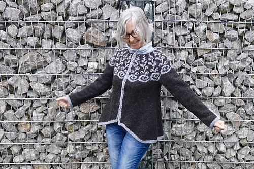 Ravelry: Snigla pattern by Shiona Rizza