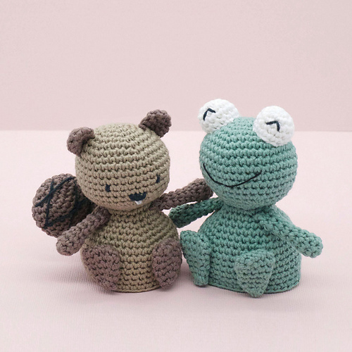Ravelry: Frog Egg Cosy pattern by Erinna Lee