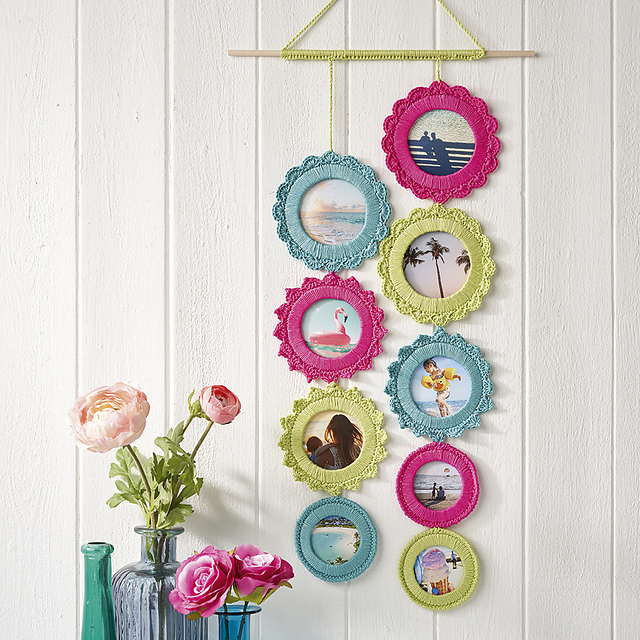 Ravelry: Hanging photo frames pattern by Kelly Wilson Moore