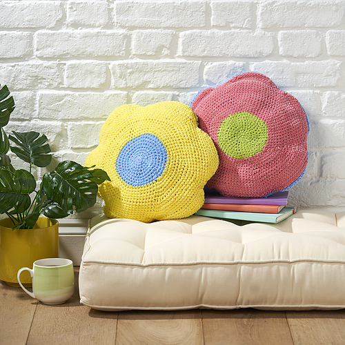 Ravelry: Flower Cushions pattern by Marianne Rawlins