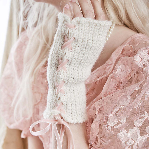 Ravelry: Ribbon Mitts pattern by Jane Tara Howarth