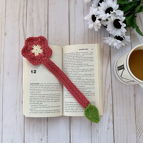 Ravelry: Hibiscus Bookmark pattern by Melanie Jane