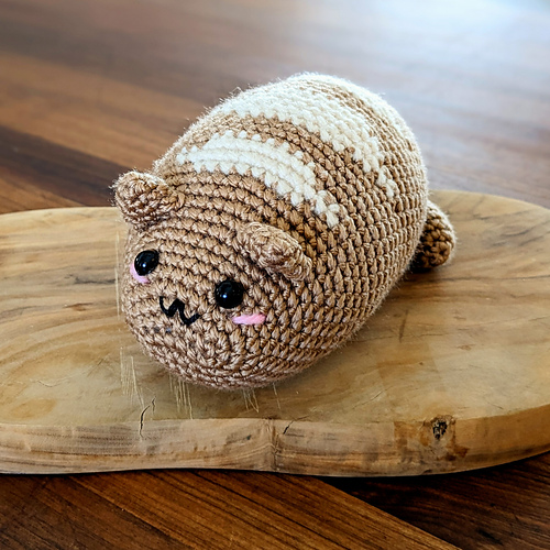Ravelry: Loaf Cat pattern by Rosalie Bull