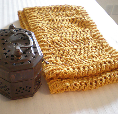 Ravelry: Arrow Lace Cowl pattern by Miriam Pike