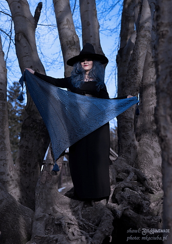 Ravelry: Yaga Shawl pattern by SisHomemade