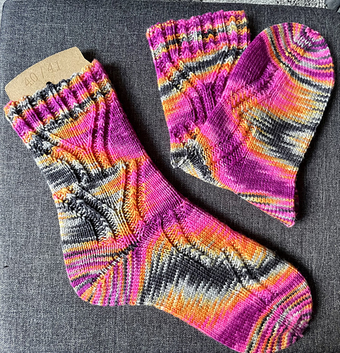 Ravelry: Sockenmuster May pattern by Petra Baur