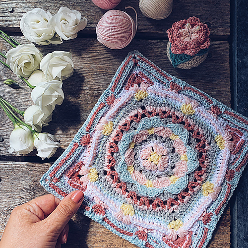 Ravelry: LoLiLo Square pattern by Therese Eghult and Ilse Beulens