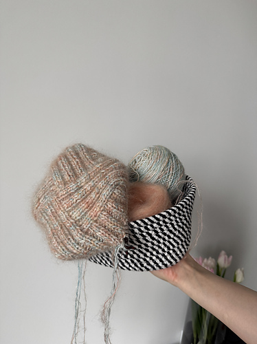 Ravelry: Qun Beanie pattern by Skeinny Dippin